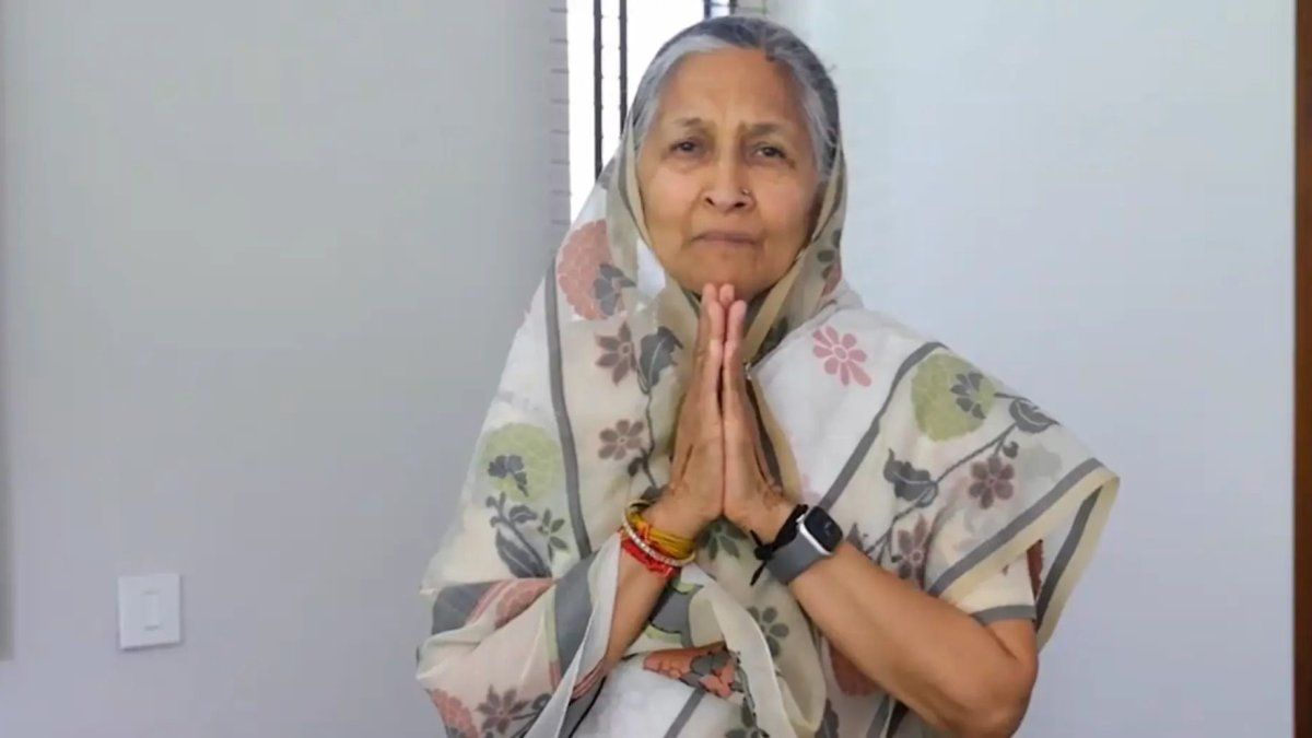 Quién es Savitri Jindal, la mujer que convirtió una pérdida en un imperio de miles de millones