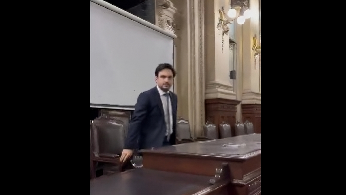 Ramiro Marra fue recibido en el Nacional Buenos Aires con la Marcha ...