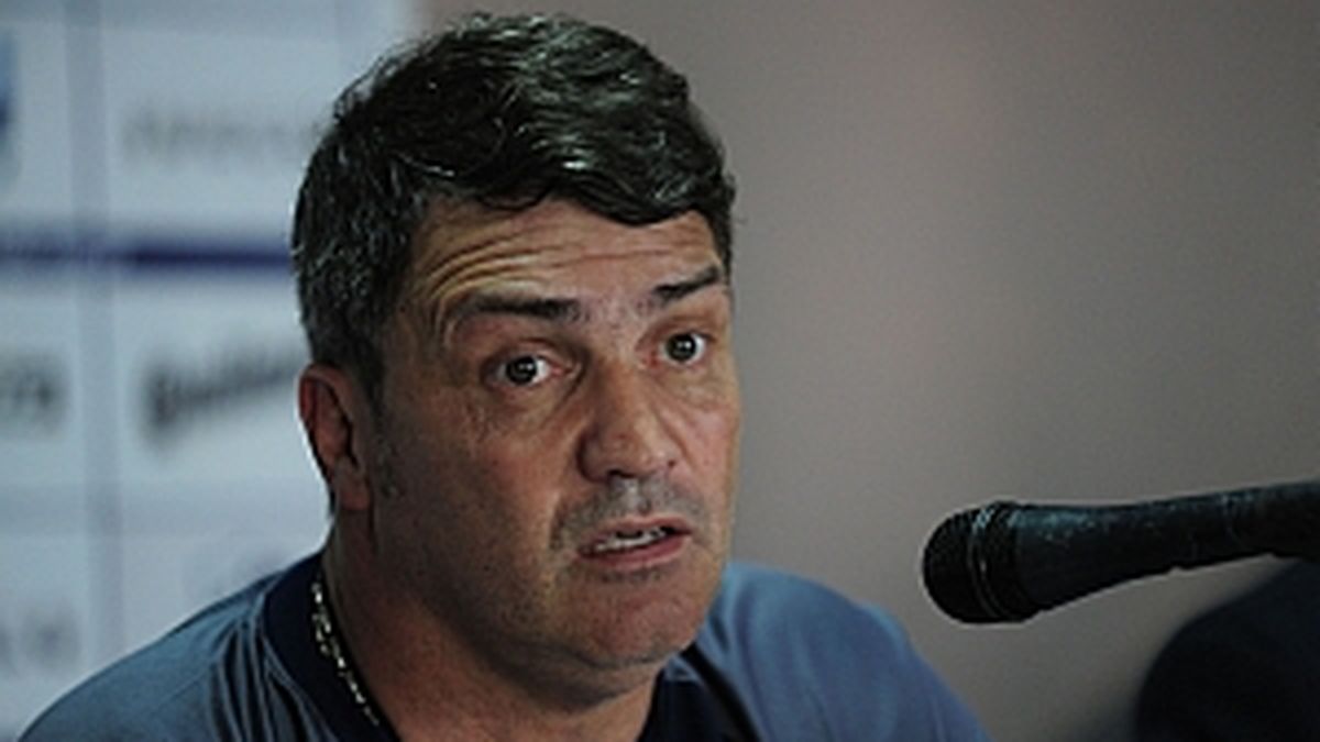 Lo voy a llamar a Riquelme, todavía está para jugar