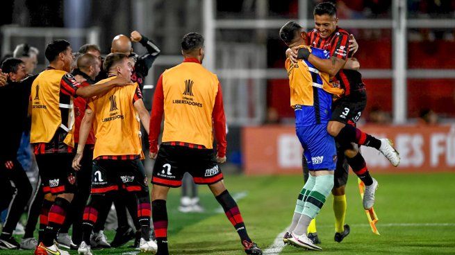 Para toda la vida: Patronato debutó por Copa en su casa con una goleada ...