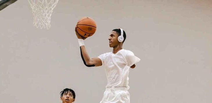 Juega en la NCAA, tiene futuro de NBA y le falta un brazo: la historia ...