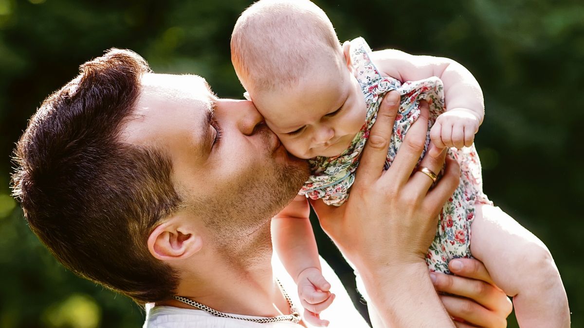 Paternar, la nueva campaña que buscar ampliar la licencia por paternidad