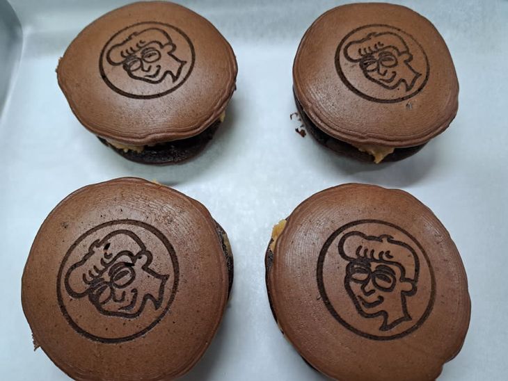 Visitó Argentina, se enamoró del alfajor Jorgito y creó a Isamito, la ...