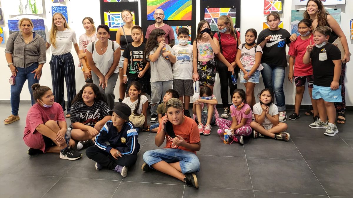 50 niños de barrios vulnerables subastan sus obras en la galería de ...