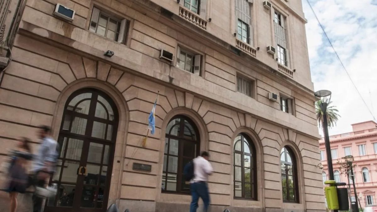 Insisten con la apertura de la feria judicial para frenar el DNU que amplía las facultades de ...