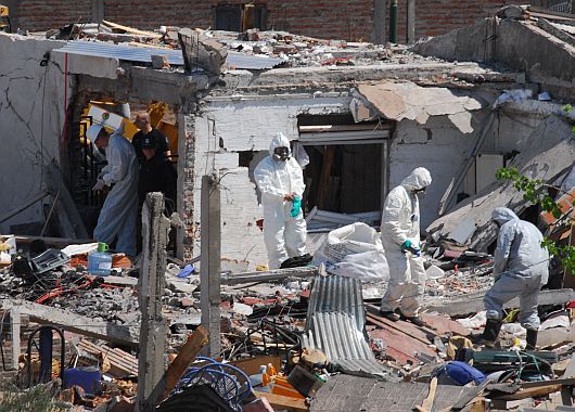 Explosión y misterio en Monte Grande: un muerto y ocho heridos