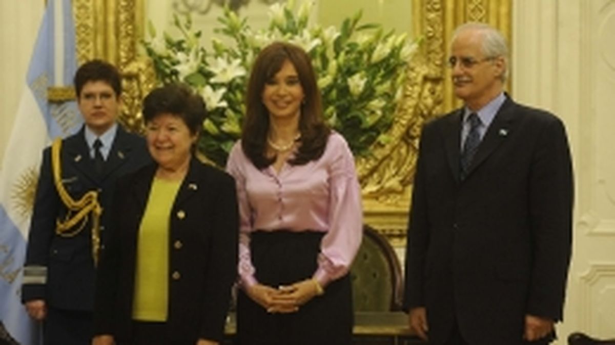 Cristina se reunió por primera vez con la embajadora de EEUU