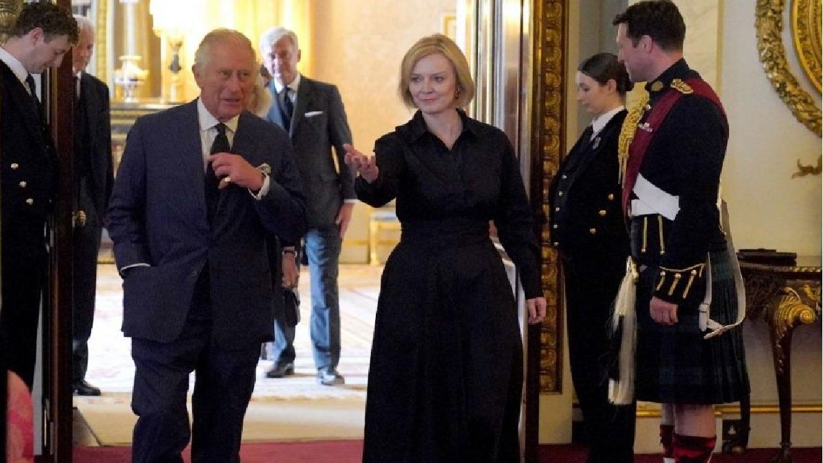 El guardaespaldas de Carlos III que es furor en las redes