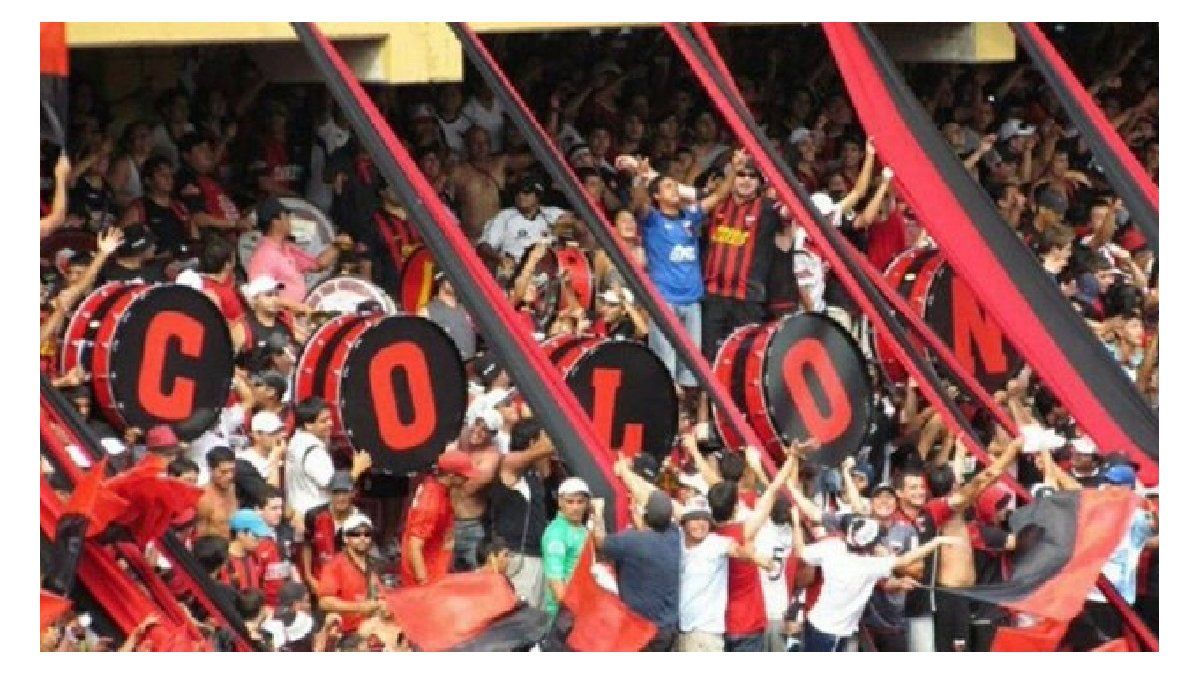 La barra brava de Colón amenazó al plantel y se suspendió la práctica