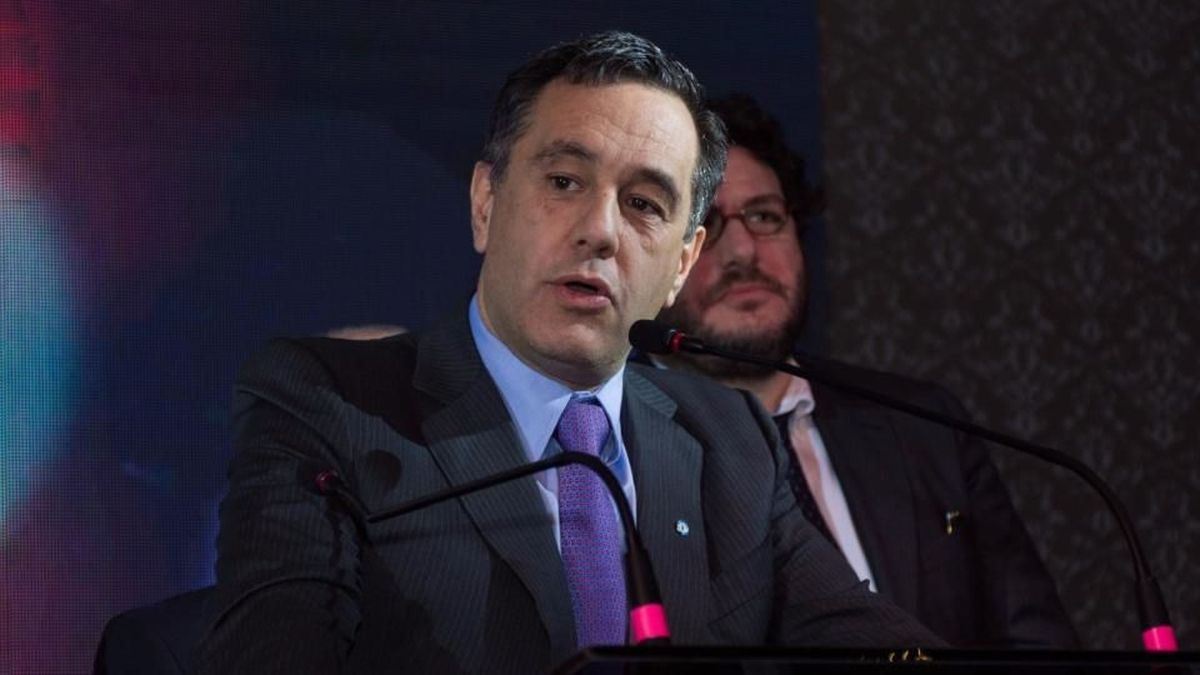 Finocchiaro tildó a los gremios docentes de “reaccionarios y conservadores