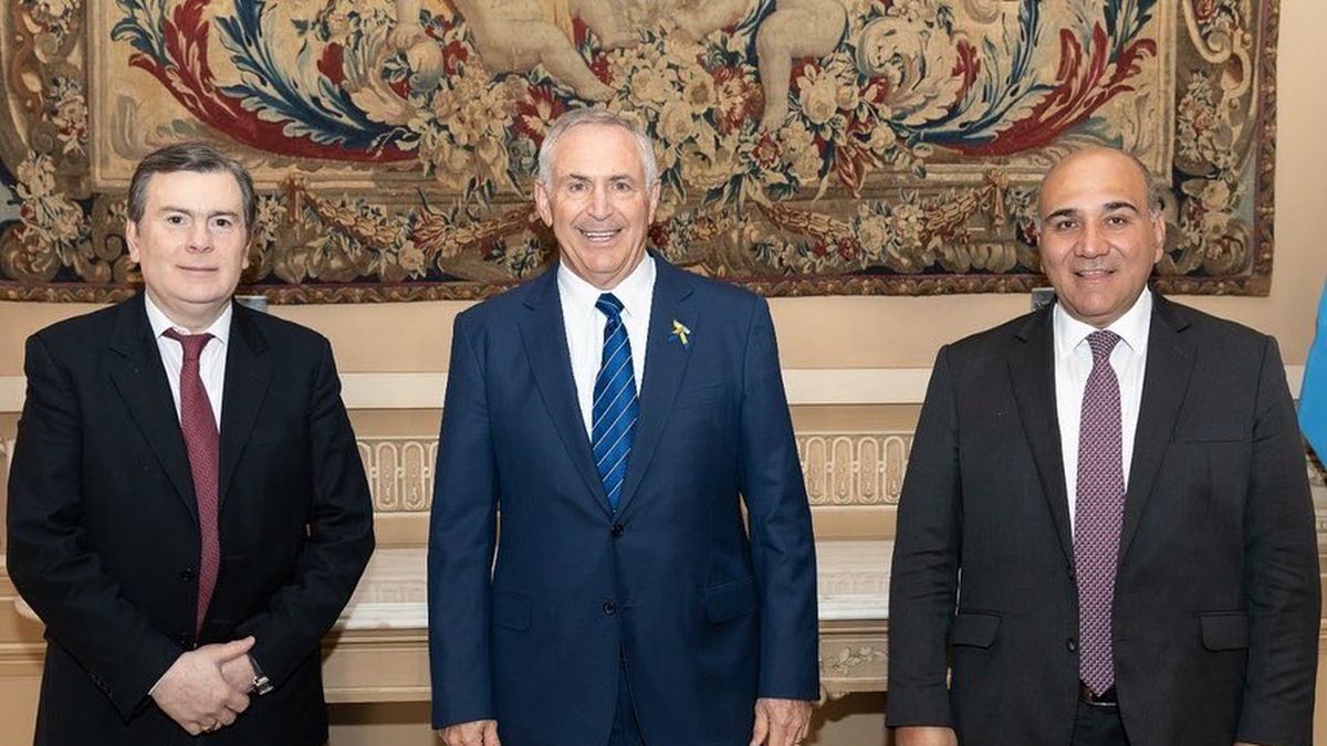 Los extravagantes looks de Cazzu: desde su cabello arcoíris hasta el ...