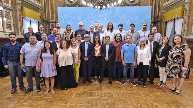 Paritarias: docentes y estatales bonaerenses cerraron un acuerdo Paritarias: docentes y estatales bonaerenses cerraron un acuerdo