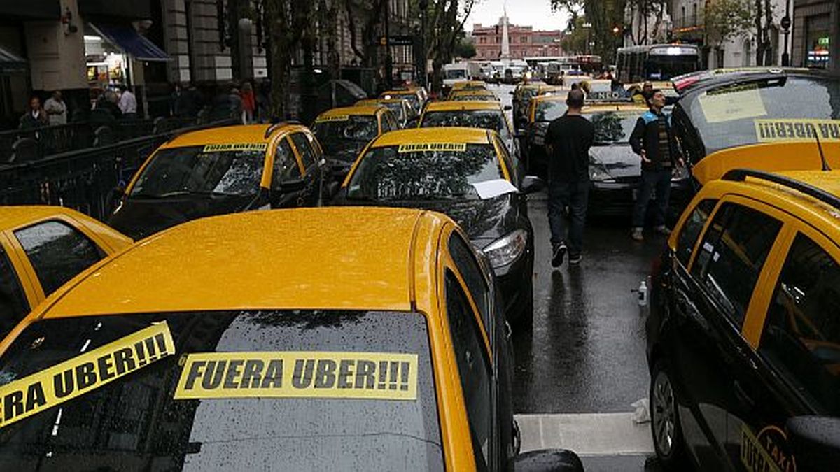 Tras dos horas de caos en la Ciudad, los taxistas levantaron protesta ...