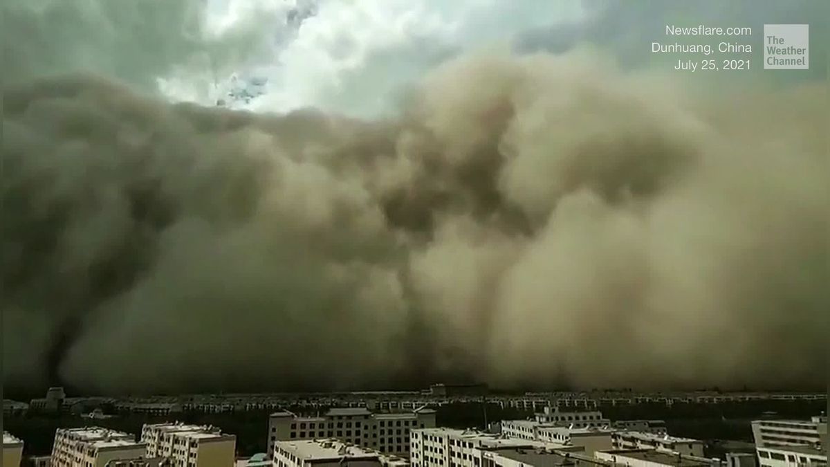 Impactante: una ciudad de China desaparece en medio de una tormenta de ...