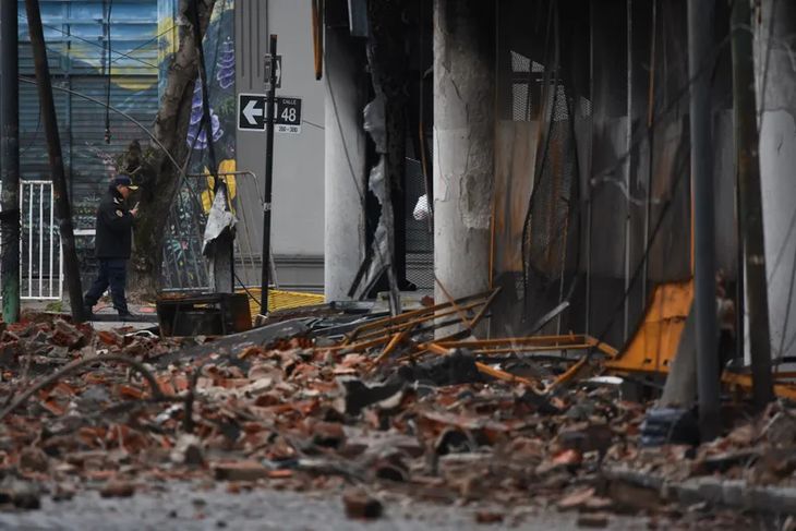 La Justicia autorizó demoler el depósito incendiado en La Plata por ...