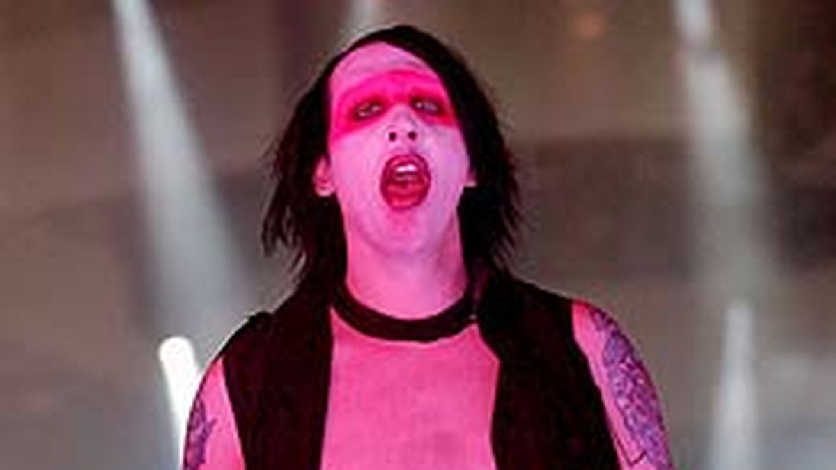 En una crisis personal, Marilyn Manson se cortó la cara