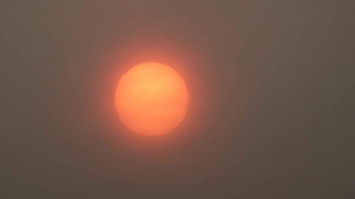 El atardecer anaranjado que se vio el viernes en la Ciudad tiene un ...