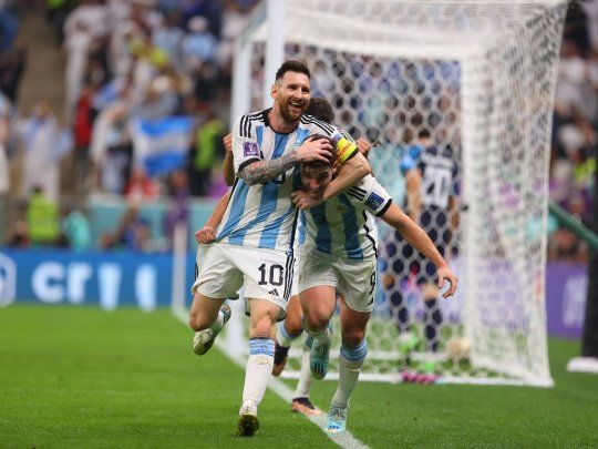 Julian Álvarez y Messi, los jugadores que inspiraron los nombres de los ...