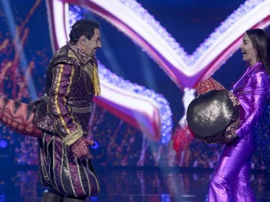 ¿Quién es la máscara?: Ricardo Mollo sorprendió a Natalia Oreiro y fue ...