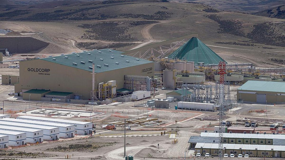 Newmont y Goldcorp se fusionan y crean gigante mundial del oro