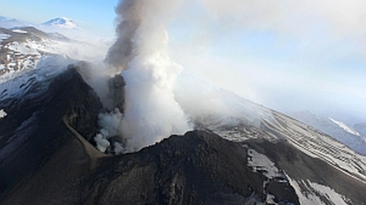 Sigue alerta roja y esperan erupción del volcán Copahue