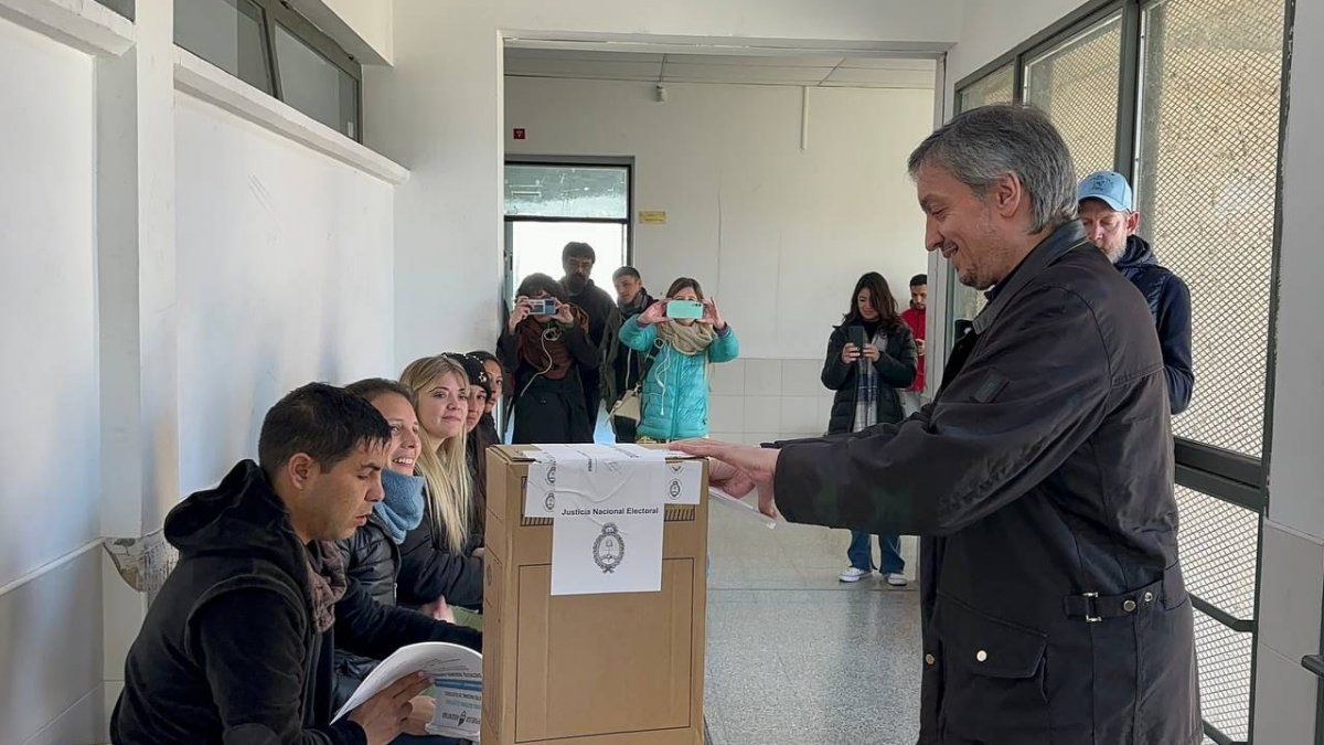 Máximo Kirchner votó y pidió que las elecciones sean en paz