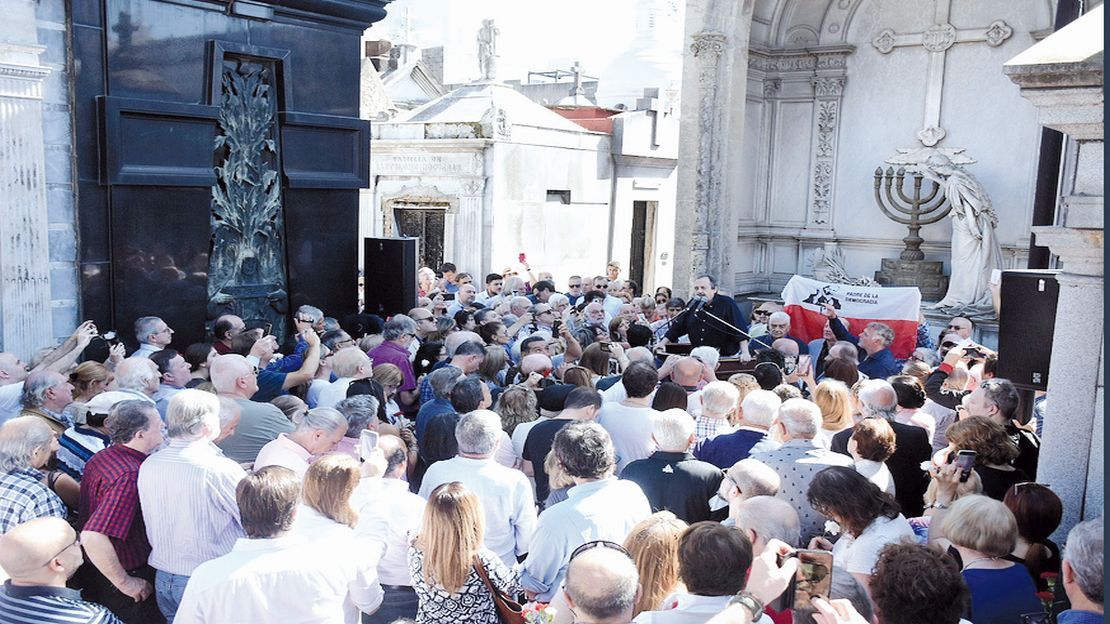 Homenaje a Alfonsín reagrupó a radicales y a peronistas, a diez años de ...