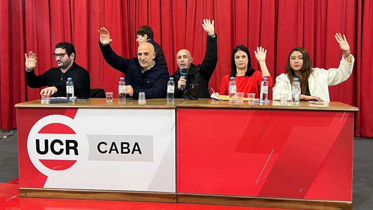 La UCR y la Coalición Cívica aceleran alternativa de centro ante el acuerdo PRO-LLA