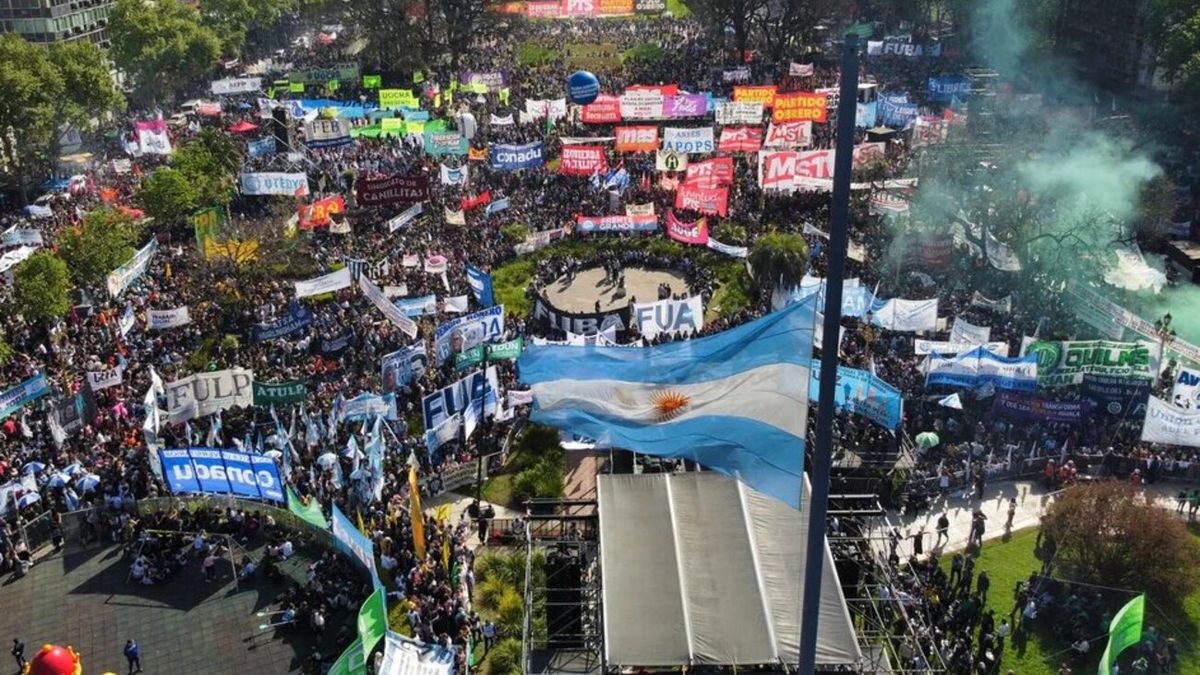 Marcha Federal Universitaria en VIVO: organizaciones, estudiantes y ...