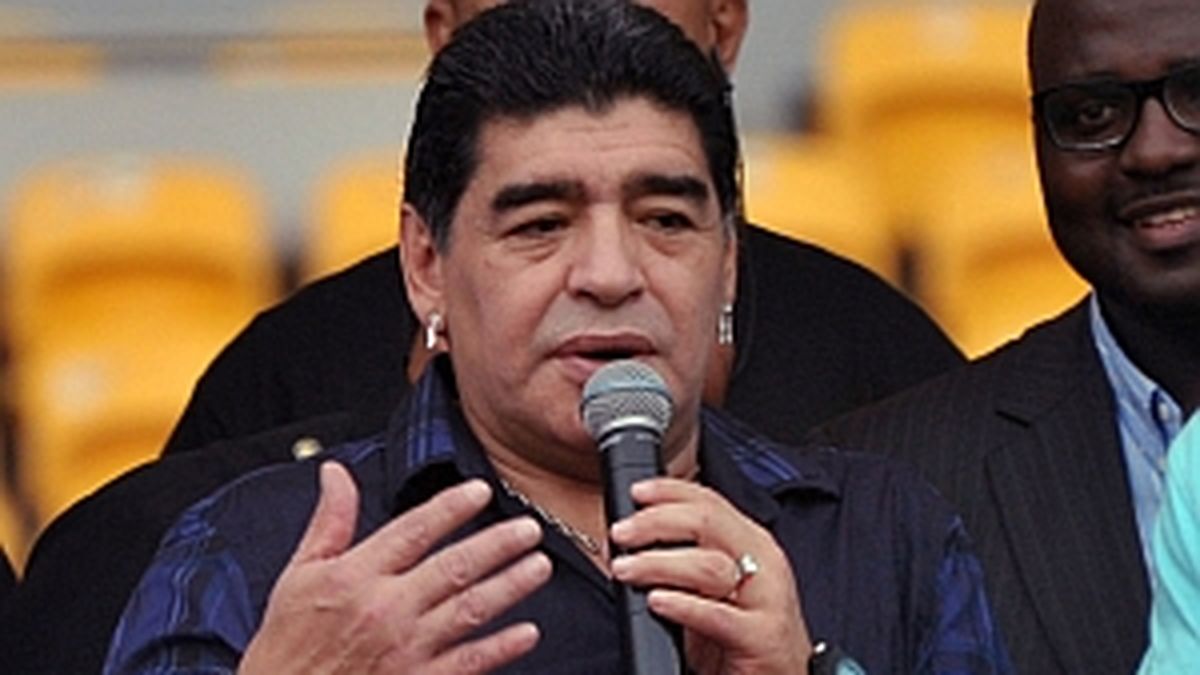 Maradona golpeó a un periodista que le guiñó un ojo a su mujer