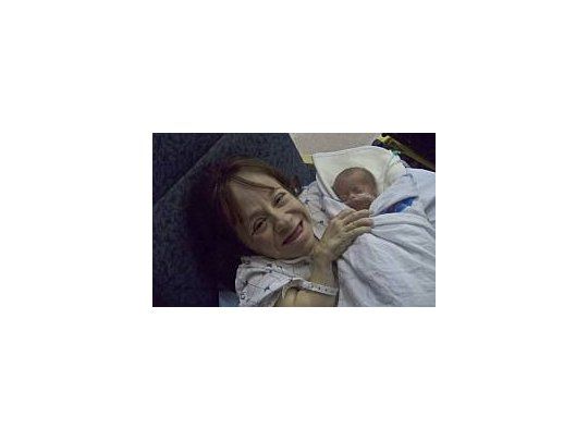 La mujer más pequeña del mundo fue madre por tercera vez