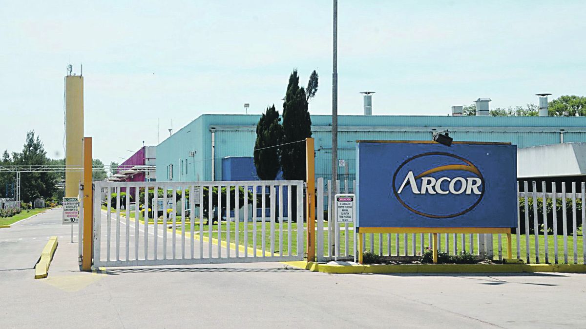 Arcor redujo sus pérdidas en un 90% en 2019, pese a la caída en el consumo