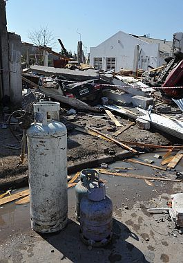 Explosión y misterio en Monte Grande: un muerto y ocho heridos
