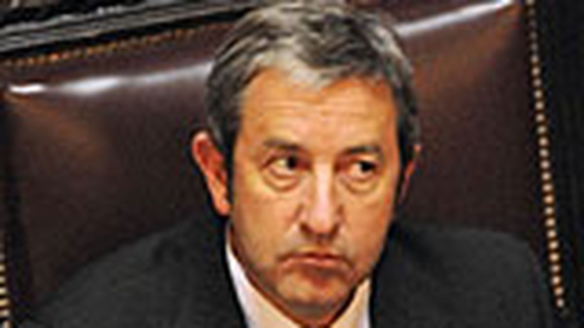 Cobos busca que la ley de medios se trate en cinco comisiones del Senado