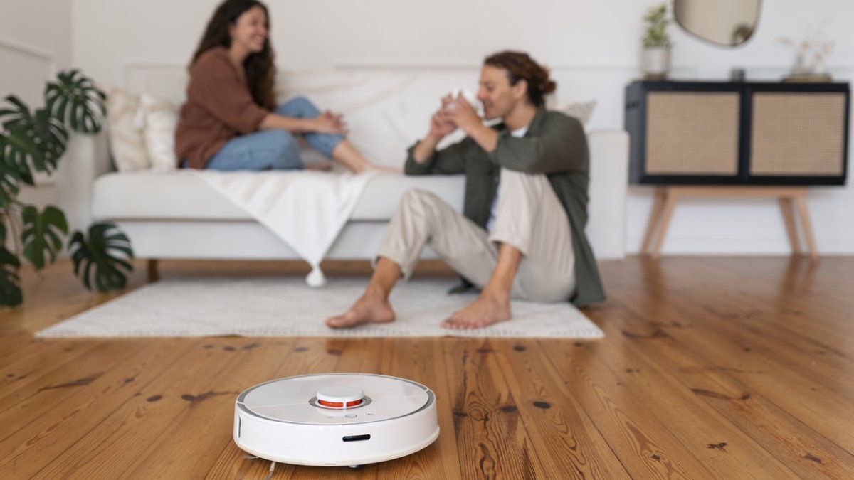 El invento perfecto para los detallistas: la aspiradora robot que ...