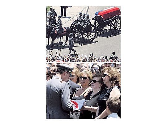 Multitud despidió a Pinochet en funeral de fuerte tono político