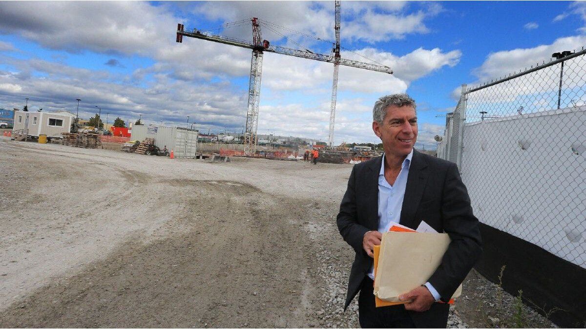 Fue rey de un imperio de centros comerciales, se compró un equipo de ...