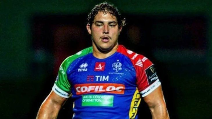 Suspenden a rugbier argentino en Italia por regalar una banana podrida