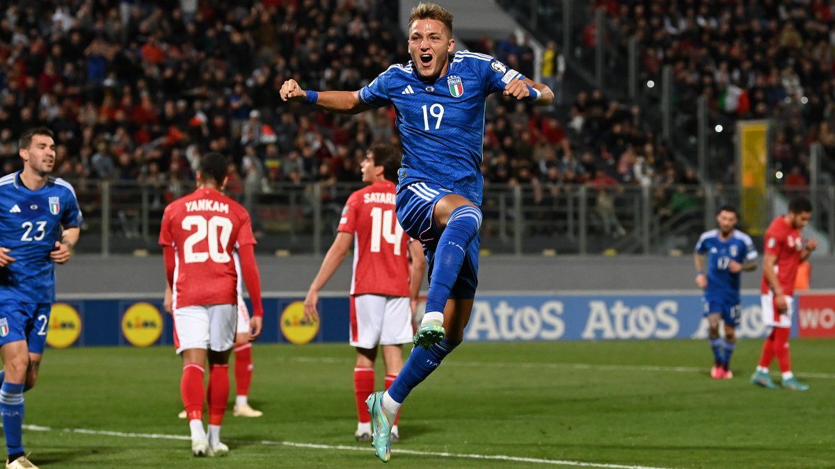 Está hecho un tigre: otro gol de Mateo Retegui para Italia