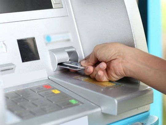 Qué hacer si el cajero automático me retuvo la tarjeta de débito: paso ...