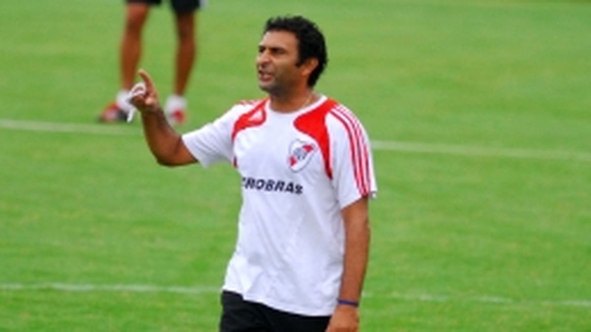 Astrada disfrutaría con ver último a Boca