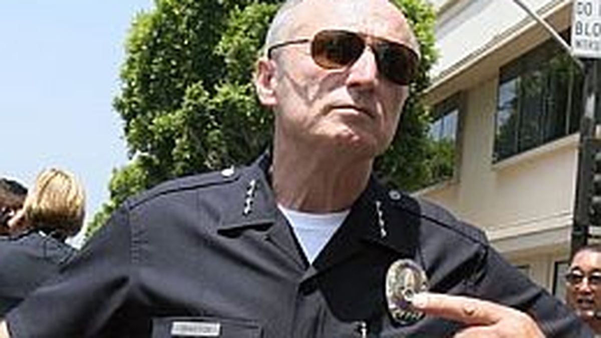 Por los disturbios, Cameron contrata superpolicía como asesor