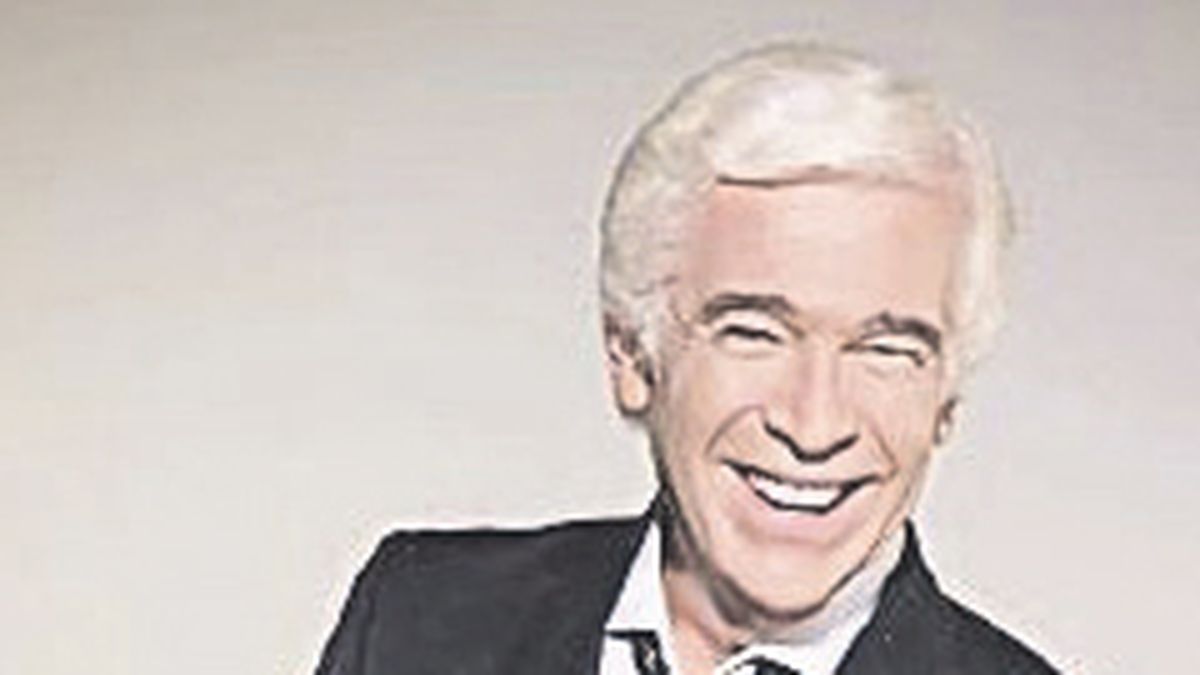 Dany Martin, como siempre impecable, le canta a un público fiel