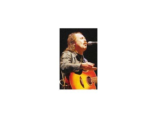 También recreando a otros se luce Roos