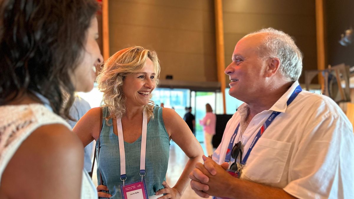 Los precandidatos llevan sus campañas a la arena tecnológica