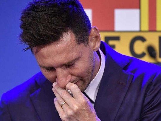 Messi contó cómo se enteró que no seguiría en Barcelona y que lloró ...