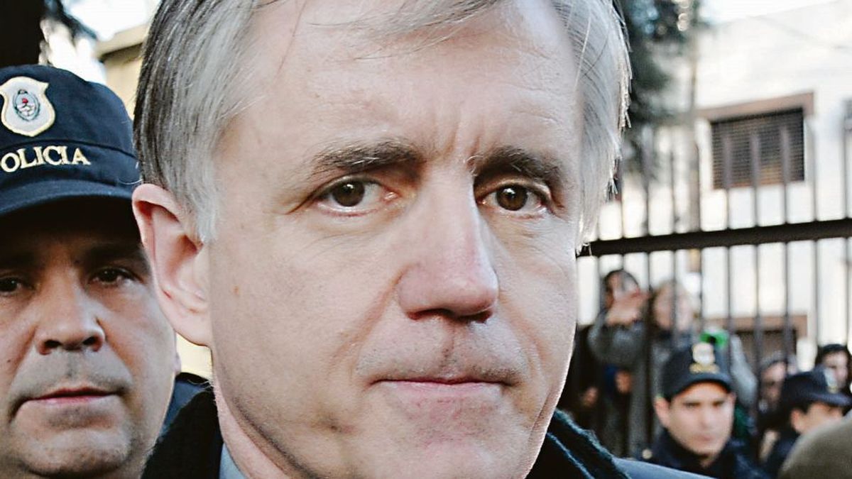 Final: subastaron últimos objetos de la fundación del padre Julio Grassi