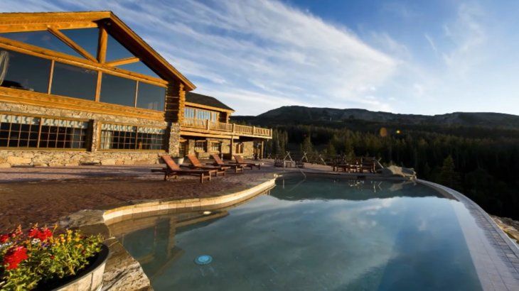 Fundó el paraíso de los famosos, pero su codicia lo llevó a perder ...