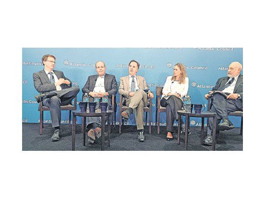 Cumbre en Washington: “Reestructurar deuda pública es como un divorcio”