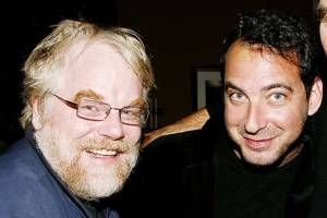 Hombre que halló muerto a Hoffman dijo que eran amantes